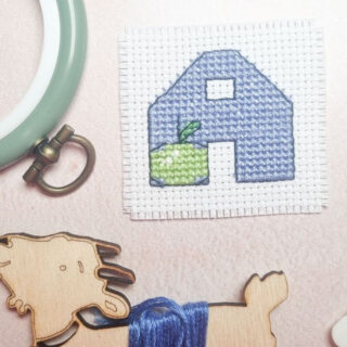 Free baby raccoon cross stitch pattern - Craft with Cartwright
